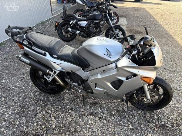 Honda VFR 1998 Kelmė, ar dzinēja tilpumu 0.80 L un nobraukumu 0 tūkst. km par 515 €, foto 3 vietnē AUTOMOTO.COM.LV