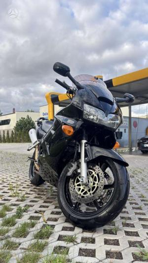 Honda VFR 1998 in Kaunas, with an engine capacity of 0.80 L and mileage of 55 thousand km for 1900 €, photo 1 on AUTOMOTO.COM.LV