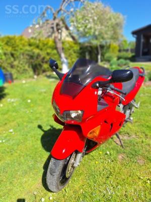 Honda VFR 1999 Saldus, ar dzinēja tilpumu 0.75 L un nobraukumu 0 tūkst. km par 1800 €, foto 3 vietnē AUTOMOTO.COM.LV