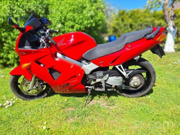 Honda VFR 1999 Saldus, ar dzinēja tilpumu 0.75 L un nobraukumu 0 tūkst. km par 1800 €, foto 3 vietnē AUTOMOTO.COM.LV