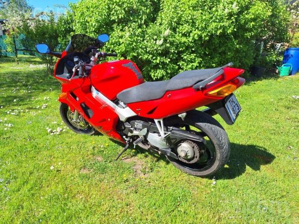 Honda VFR 1999 Saldus, ar dzinēja tilpumu 0.75 L un nobraukumu 0 tūkst. km par 1800 €, foto 4 vietnē AUTOMOTO.COM.LV