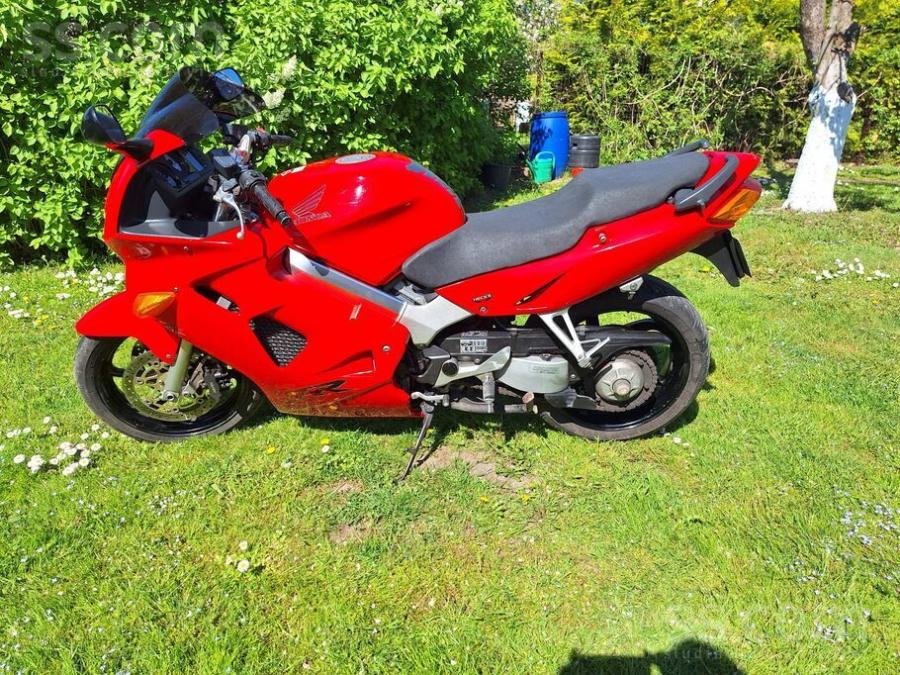 Honda VFR 1999 Saldus, ar dzinēja tilpumu 0.75 L un nobraukumu 0 tūkst. km par 1800 €, foto 6 vietnē AUTOMOTO.COM.LV