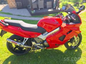 Honda VFR 1999 Saldus, ar dzinēja tilpumu 0.75 L un nobraukumu 0 tūkst. km par 1800 €, foto 8 vietnē AUTOMOTO.COM.LV