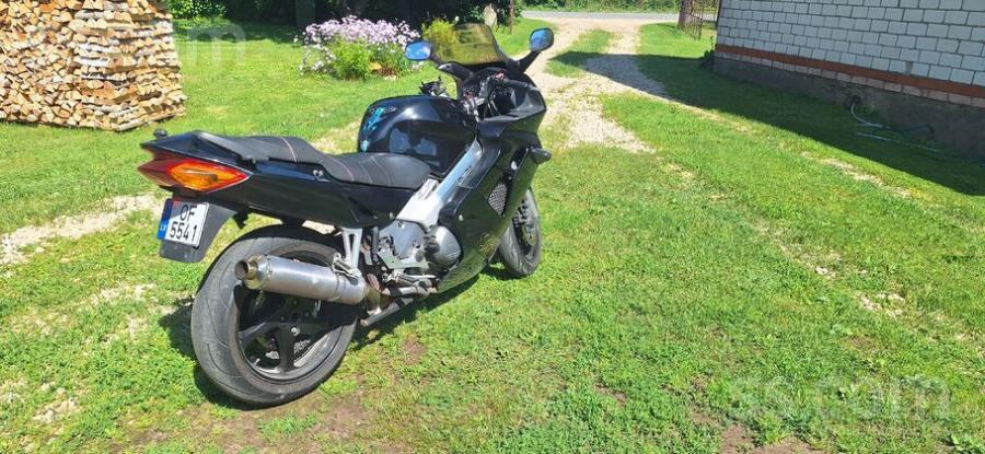 Honda VFR 1999 in Riga, with an engine capacity of 0.80 L and mileage of 0 thousand km for 2155 €, photo 5 on AUTOMOTO.COM.LV