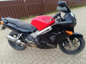 Хонда VFR 1999 в Вильнюс, объемом двигателя 0.85 л и пробегом 27 тыс. км за 1700 €, фото 3 на AUTOMOTO.COM.LV