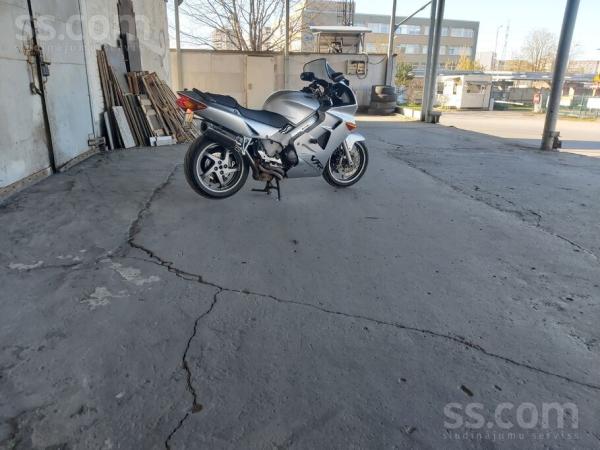Honda VFR 2000 in Riga, with an engine capacity of 0.80 L and mileage of 0 thousand km for 2000 €, photo 1 on AUTOMOTO.COM.LV