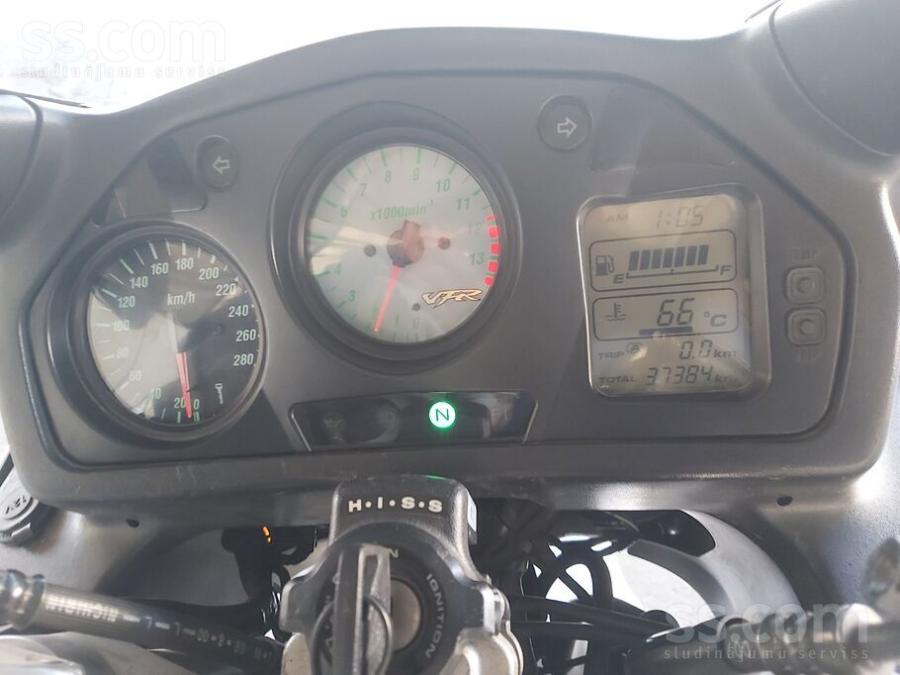 Honda VFR 2000 in Riga, with an engine capacity of 0.80 L and mileage of 0 thousand km for 2000 €, photo 5 on AUTOMOTO.COM.LV