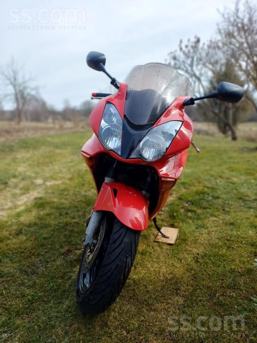 Хонда VFR 2002 в Огре, объемом двигателя 0.80 л и пробегом 0 тыс. км за 2200 €, фото 3 на AUTOMOTO.COM.LV