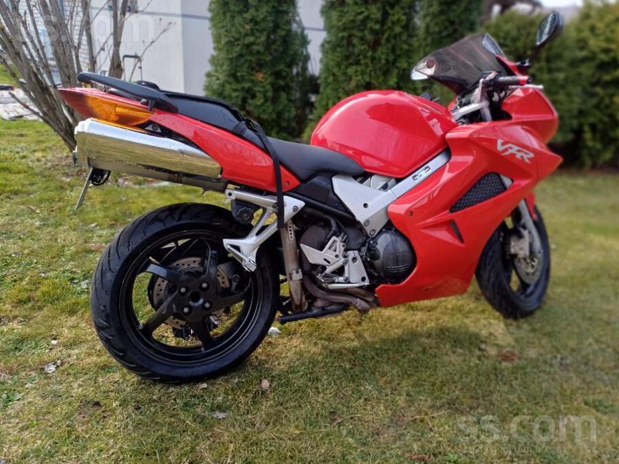 Хонда VFR 2002 в Огре, объемом двигателя 0.80 л и пробегом 0 тыс. км за 2200 €, фото 5 на AUTOMOTO.COM.LV