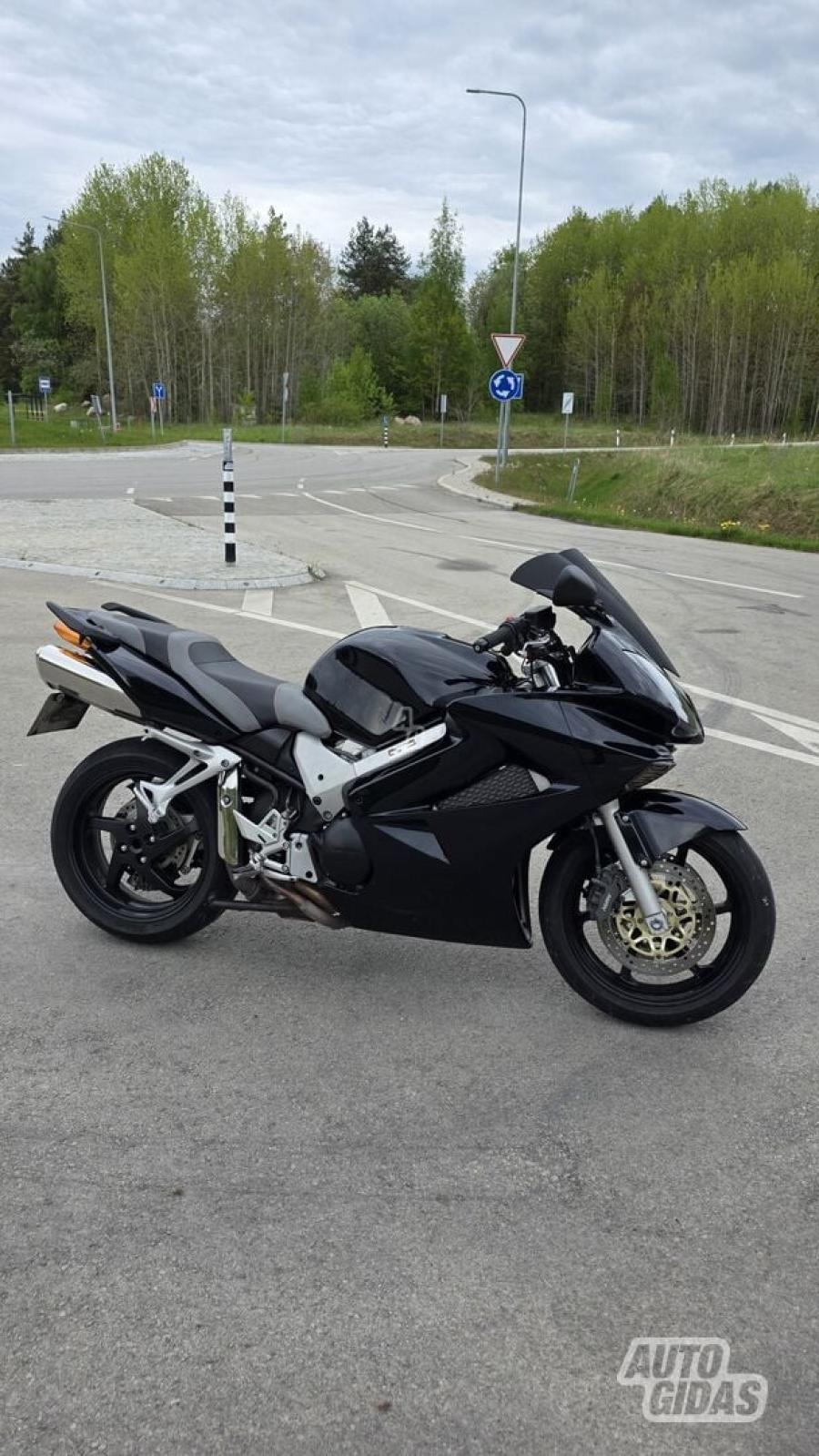 Honda VFR 2002 Šauļi, ar dzinēja tilpumu 0.00 L un nobraukumu 0 tūkst. km par 3850 €, foto 5 vietnē AUTOMOTO.COM.LV