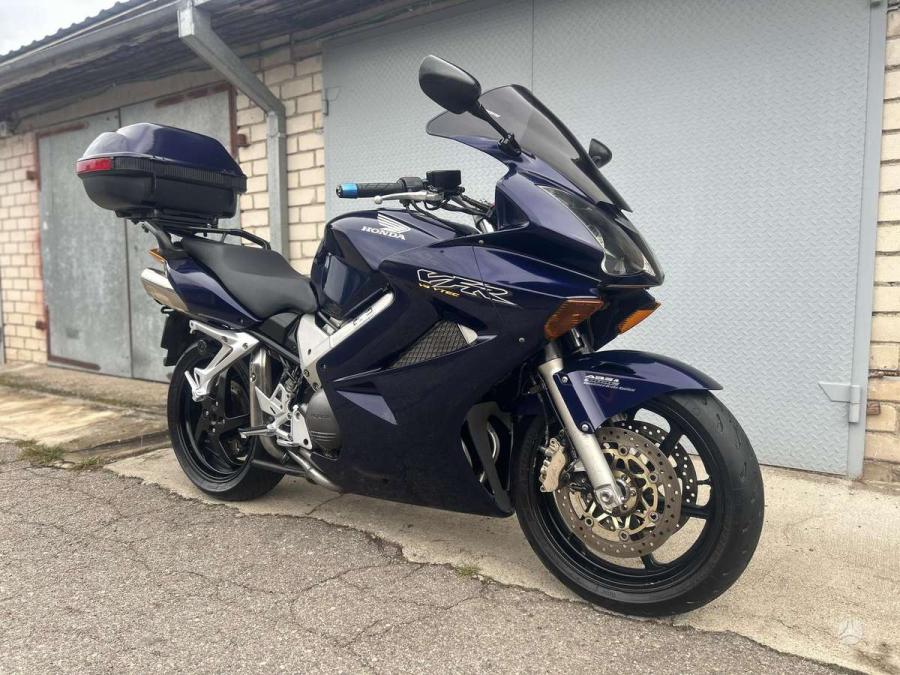 Хонда VFR 2002 в Бирштонас, объемом двигателя 0.80 л и пробегом 48 тыс. км за 3050 €, фото 1 на AUTOMOTO.COM.LV