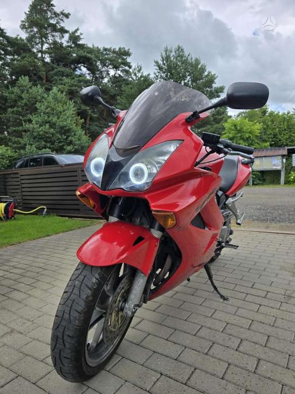 Honda VFR 2002 in Kaunas, with an engine capacity of 0.78 L and mileage of 47 thousand km for 3700 €, photo 2 on AUTOMOTO.COM.LV