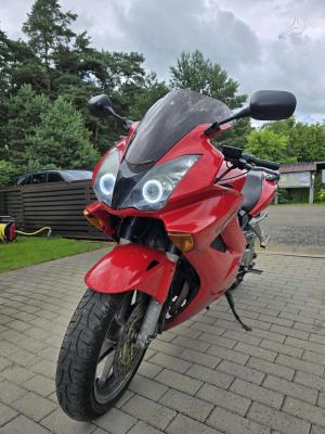 Honda VFR 2002 in Kaunas, with an engine capacity of 0.78 L and mileage of 47 thousand km for 3700 €, photo 3 on AUTOMOTO.COM.LV