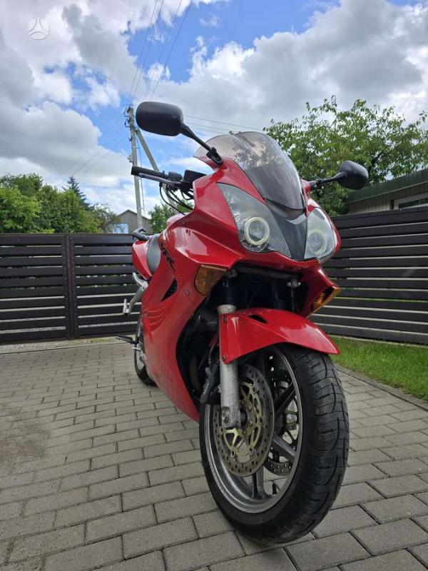 Honda VFR 2002 in Kaunas, with an engine capacity of 0.78 L and mileage of 47 thousand km for 3700 €, photo 3 on AUTOMOTO.COM.LV