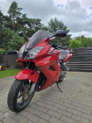 Honda VFR 2002 in Kaunas, with an engine capacity of 0.78 L and mileage of 47 thousand km for 3700 €, photo 5 on AUTOMOTO.COM.LV
