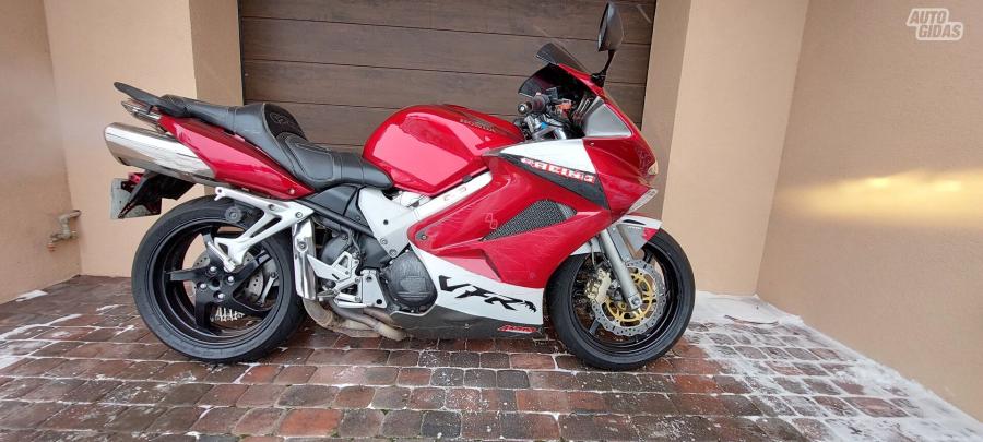 Honda VFR 2003 Šauļi, ar dzinēja tilpumu 0.80 L un nobraukumu 71 tūkst. km par 2000 €, foto 1 vietnē AUTOMOTO.COM.LV