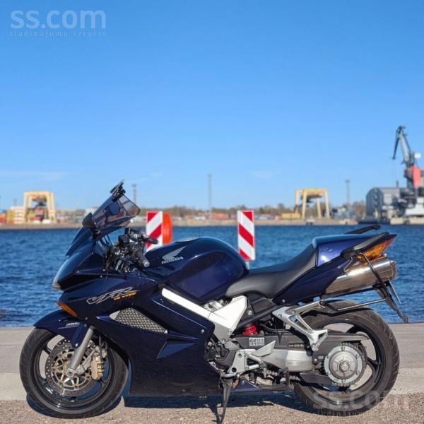 Хонда VFR 2003 в Рига, объемом двигателя 0.80 л и пробегом 0 тыс. км за 3000 €, фото 1 на AUTOMOTO.COM.LV