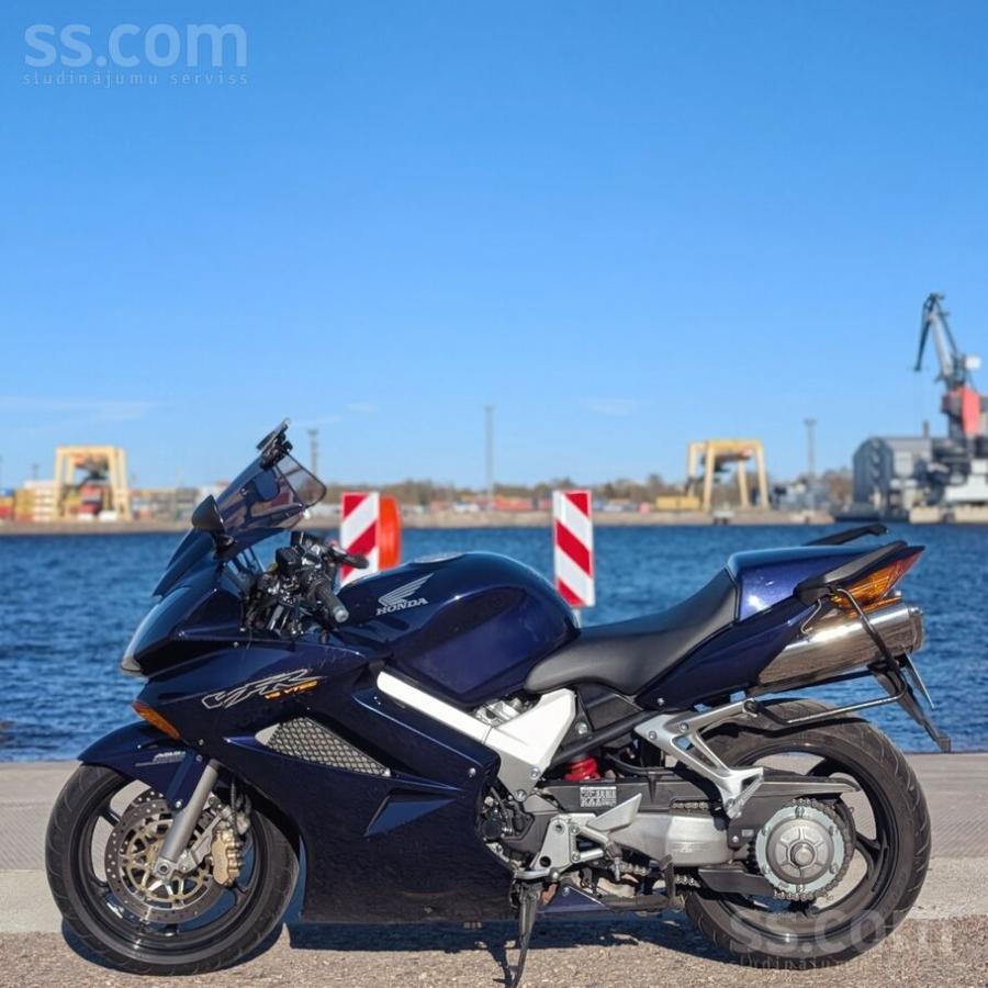 Honda VFR 2003 in Riga, with an engine capacity of 0.80 L and mileage of 0 thousand km for 3000 €, photo 1 on AUTOMOTO.COM.LV