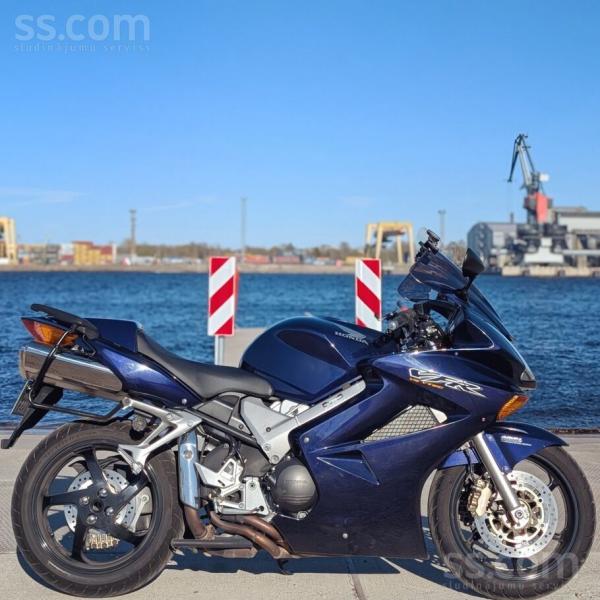 Хонда VFR 2003 в Рига, объемом двигателя 0.80 л и пробегом 0 тыс. км за 3000 €, фото 2 на AUTOMOTO.COM.LV