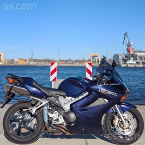 Honda VFR 2003 in Riga, with an engine capacity of 0.80 L and mileage of 0 thousand km for 3000 €, photo 3 on AUTOMOTO.COM.LV