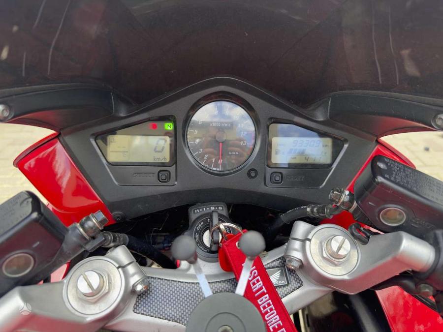Хонда VFR 2003 в Вильнюс, объемом двигателя 0.80 л и пробегом 93 тыс. км за 3200 €, фото 9 на AUTOMOTO.COM.LV