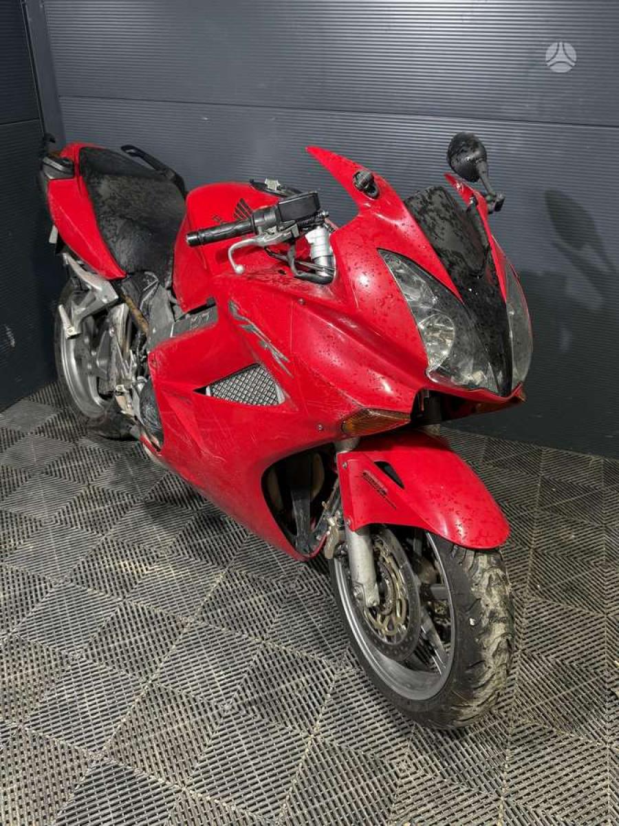 Honda VFR 2004 Tauragė, ar dzinēja tilpumu 0.80 L un nobraukumu 78 tūkst. km par 1750 €, foto 1 vietnē AUTOMOTO.COM.LV