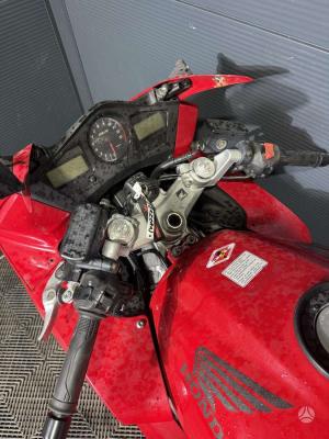 Honda VFR 2004 Tauragė, ar dzinēja tilpumu 0.80 L un nobraukumu 78 tūkst. km par 1750 €, foto 3 vietnē AUTOMOTO.COM.LV