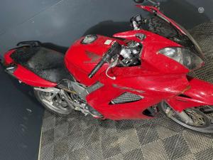 Honda VFR 2004 Tauragė, ar dzinēja tilpumu 0.80 L un nobraukumu 78 tūkst. km par 1750 €, foto 4 vietnē AUTOMOTO.COM.LV