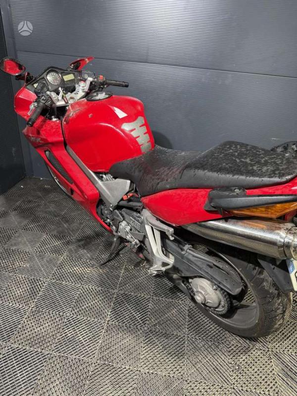 Honda VFR 2004 Tauragė, ar dzinēja tilpumu 0.80 L un nobraukumu 78 tūkst. km par 1750 €, foto 6 vietnē AUTOMOTO.COM.LV