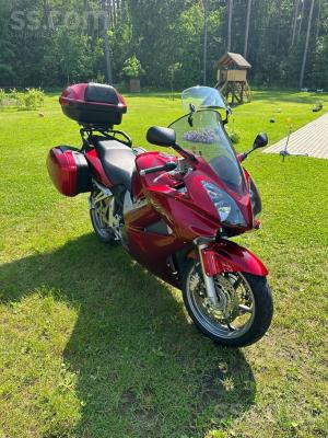Хонда VFR 2004 в Рига, объемом двигателя 0.80 л и пробегом 0 тыс. км за 3000 €, фото 4 на AUTOMOTO.COM.LV