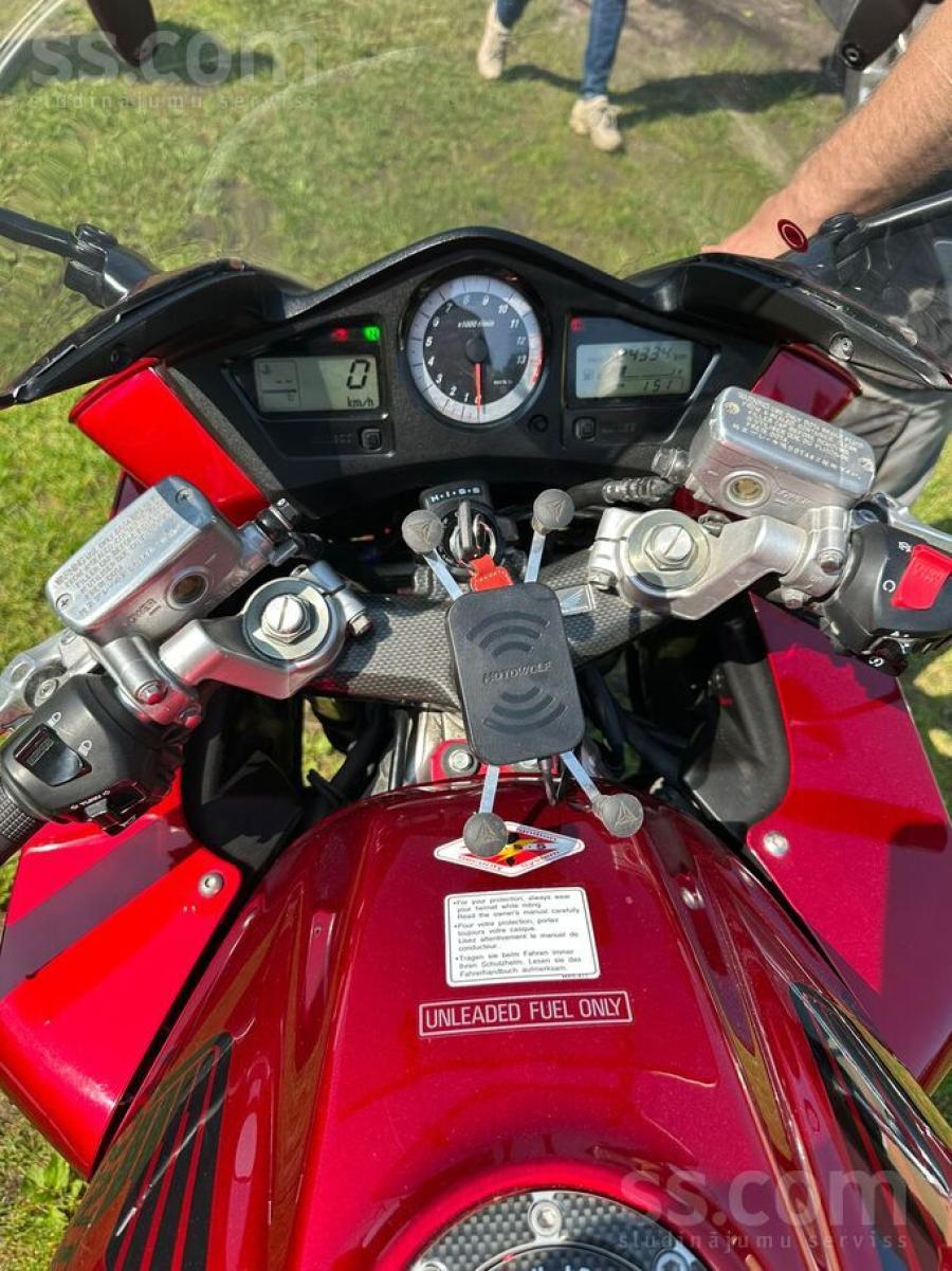 Хонда VFR 2004 в Рига, объемом двигателя 0.80 л и пробегом 0 тыс. км за 3000 €, фото 6 на AUTOMOTO.COM.LV