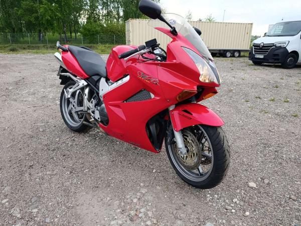 Honda VFR 2004 in Alytus, with an engine capacity of 0.80 L and mileage of 71 thousand km for 2200 €, photo 1 on AUTOMOTO.COM.LV