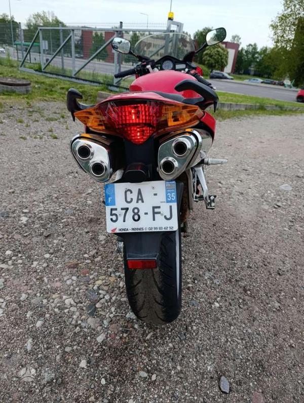 Honda VFR 2004 in Alytus, with an engine capacity of 0.80 L and mileage of 71 thousand km for 2200 €, photo 5 on AUTOMOTO.COM.LV