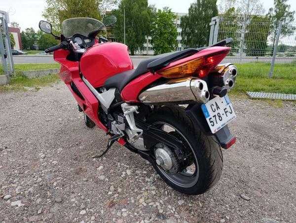Honda VFR 2004 in Alytus, with an engine capacity of 0.80 L and mileage of 71 thousand km for 2200 €, photo 6 on AUTOMOTO.COM.LV