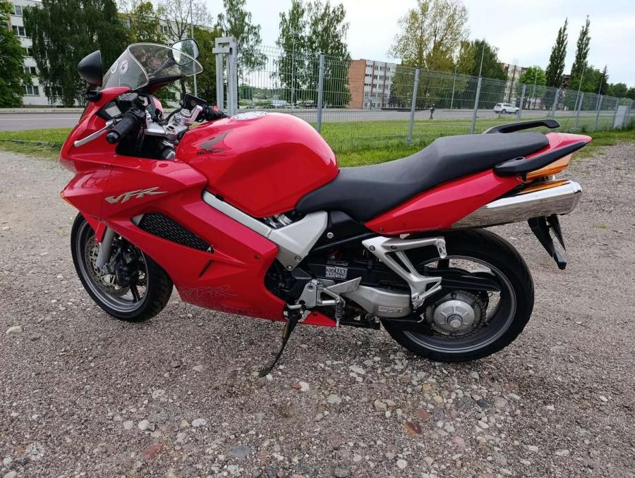 Honda VFR 2004 in Alytus, with an engine capacity of 0.80 L and mileage of 71 thousand km for 2200 €, photo 7 on AUTOMOTO.COM.LV