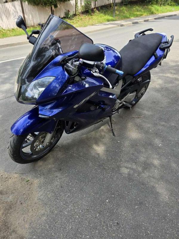 Honda VFR 2005 in Kaunas, with an engine capacity of 0.80 L and mileage of 52 thousand km for 2800 €, photo 5 on AUTOMOTO.COM.LV