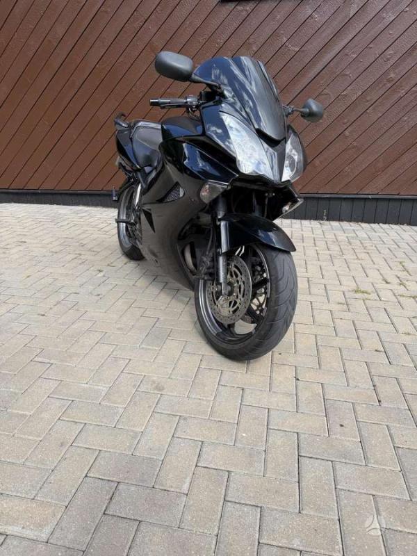 Honda VFR 2006 in Kaunas, with an engine capacity of 0.80 L and mileage of 65 thousand km for 2750 €, photo 1 on AUTOMOTO.COM.LV