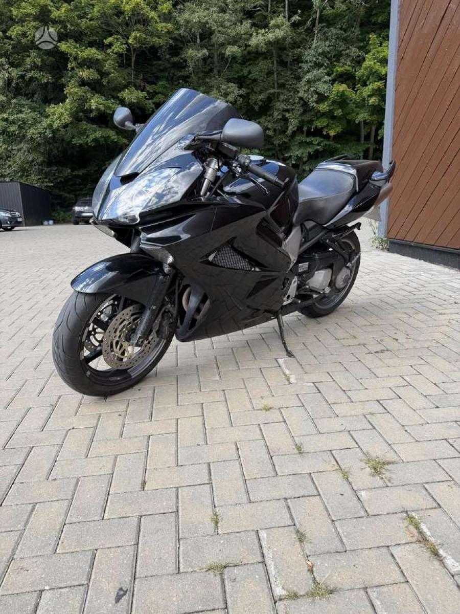 Honda VFR 2006 in Kaunas, with an engine capacity of 0.80 L and mileage of 65 thousand km for 2750 €, photo 4 on AUTOMOTO.COM.LV