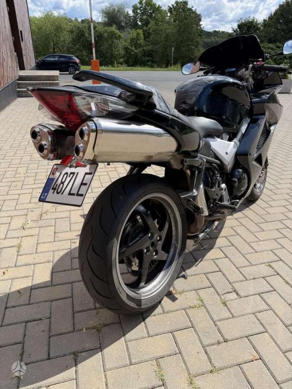 Honda VFR 2006 in Kaunas, with an engine capacity of 0.80 L and mileage of 65 thousand km for 2750 €, photo 6 on AUTOMOTO.COM.LV