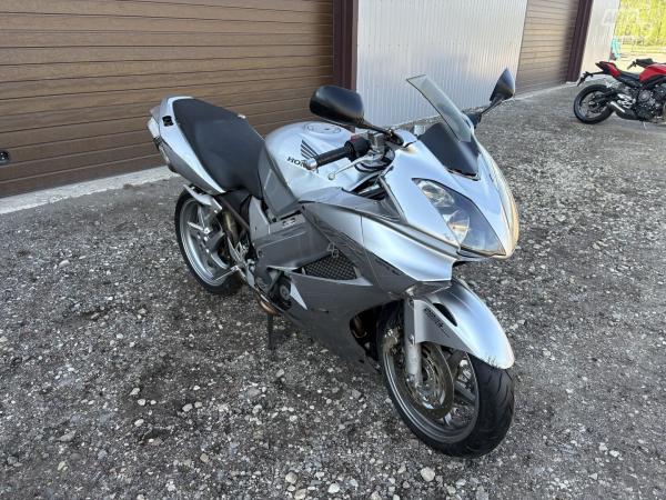Хонда VFR 2007 в Кельме, объемом двигателя 0.80 л и пробегом 53 тыс. км за 1230 €, фото 1 на AUTOMOTO.COM.LV