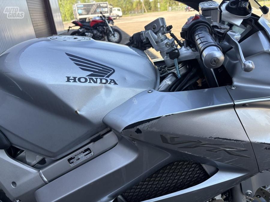 Honda VFR 2007 Kelmė, ar dzinēja tilpumu 0.80 L un nobraukumu 53 tūkst. km par 1230 €, foto 16 vietnē AUTOMOTO.COM.LV