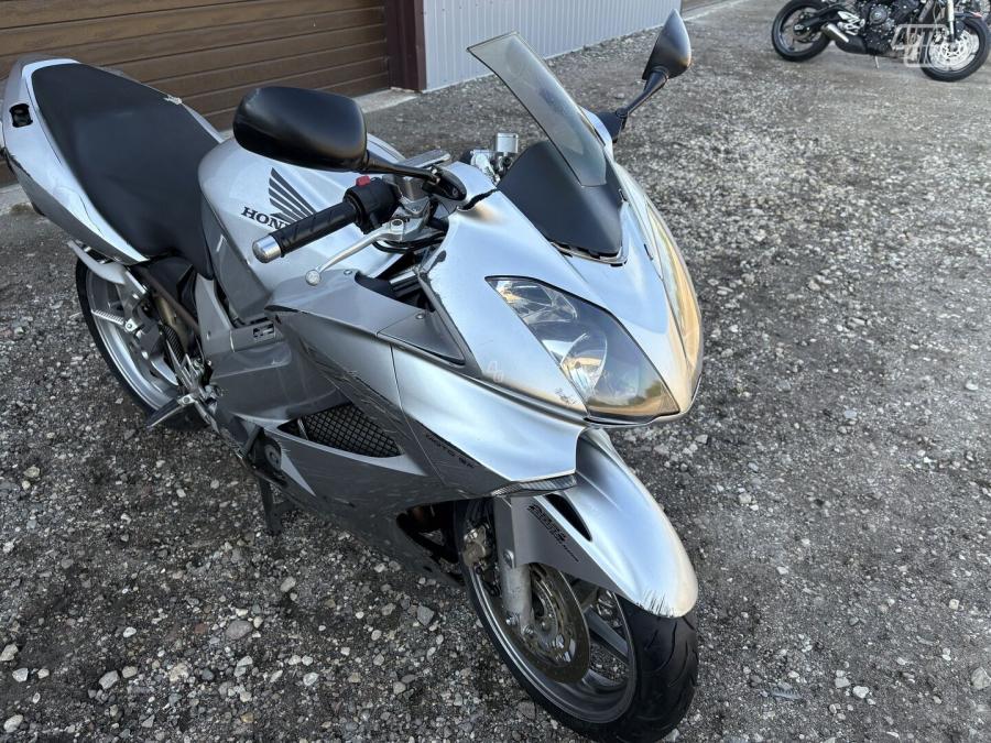 Honda VFR 2007 Kelmė, ar dzinēja tilpumu 0.80 L un nobraukumu 53 tūkst. km par 1230 €, foto 18 vietnē AUTOMOTO.COM.LV