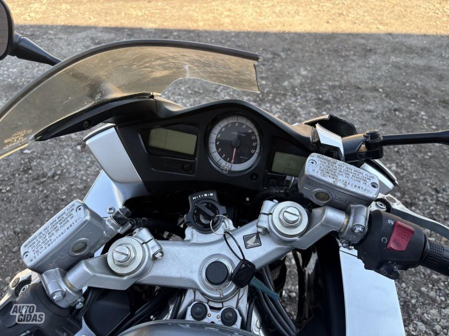 Honda VFR 2007 Kelmė, ar dzinēja tilpumu 0.80 L un nobraukumu 53 tūkst. km par 1230 €, foto 19 vietnē AUTOMOTO.COM.LV