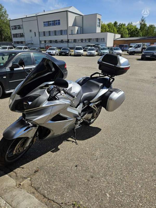 Хонда VFR 2007 в Алитус, объемом двигателя 0.80 л и пробегом 83 тыс. км за 3600 €, фото 1 на AUTOMOTO.COM.LV