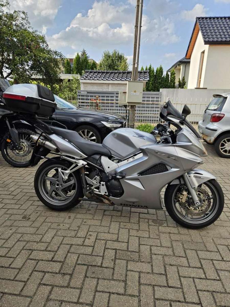 Хонда VFR 2007 в Алитус, объемом двигателя 0.80 л и пробегом 83 тыс. км за 3600 €, фото 5 на AUTOMOTO.COM.LV