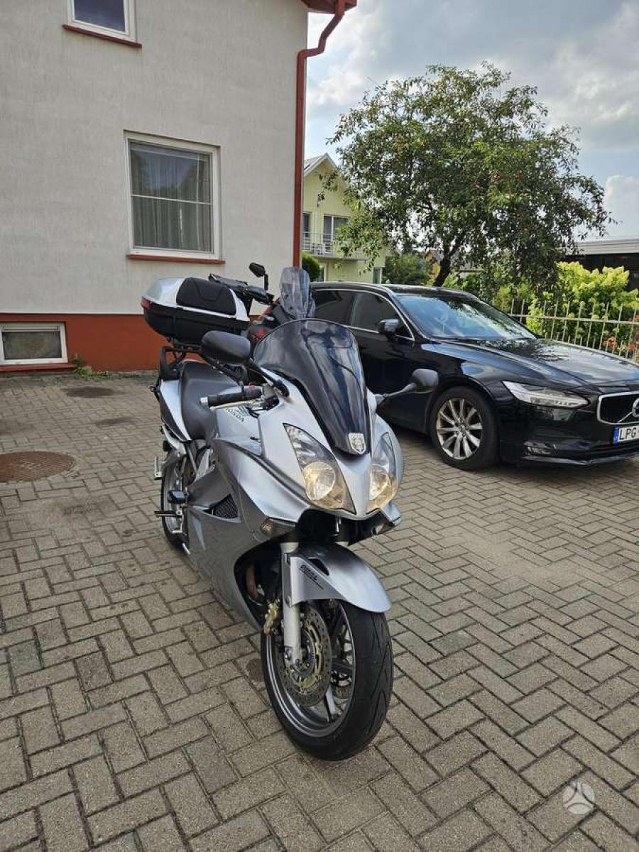 Хонда VFR 2007 в Алитус, объемом двигателя 0.80 л и пробегом 83 тыс. км за 3600 €, фото 6 на AUTOMOTO.COM.LV