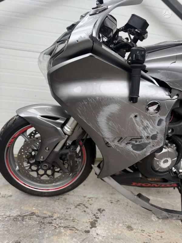 Honda VFR 2010 Tauragė, ar dzinēja tilpumu 1.00 L un nobraukumu 36 tūkst. km par 2750 €, foto 2 vietnē AUTOMOTO.COM.LV