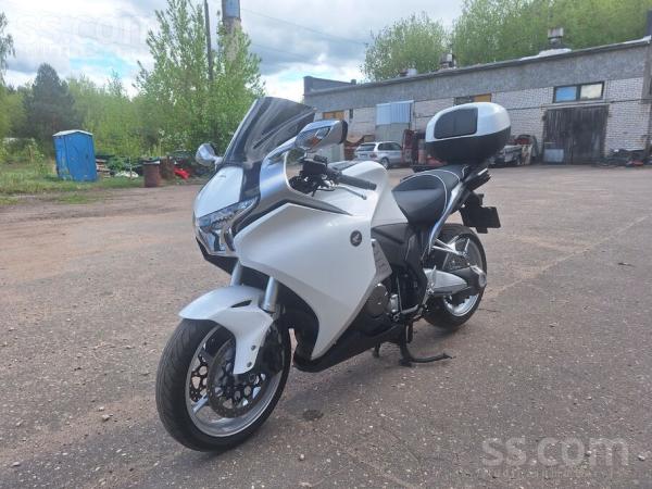 Honda VFR 2010 in Daugavpils, with an engine capacity of 1.20 L and mileage of 0 thousand km for 6500 €, photo 3 on AUTOMOTO.COM.LV