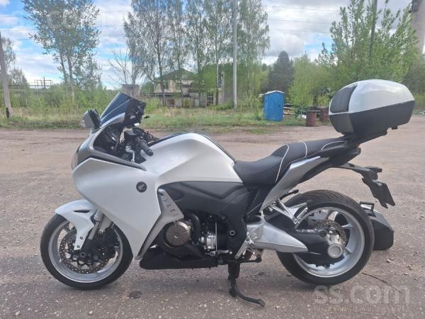 Honda VFR 2010 in Daugavpils, with an engine capacity of 1.20 L and mileage of 0 thousand km for 6500 €, photo 4 on AUTOMOTO.COM.LV