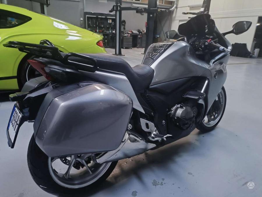 Honda VFR 2011 Viļņa, ar dzinēja tilpumu 1.20 L un nobraukumu 68 tūkst. km par 5450 €, foto 2 vietnē AUTOMOTO.COM.LV